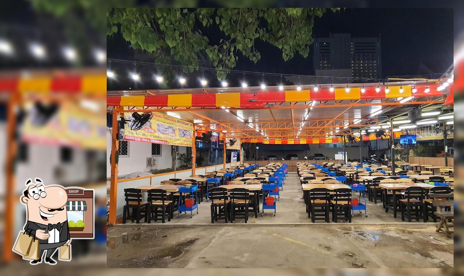 Tui Mu Kratha-Mu Chum (Charoen Nakhon 16) restaurant, Bangkok ...