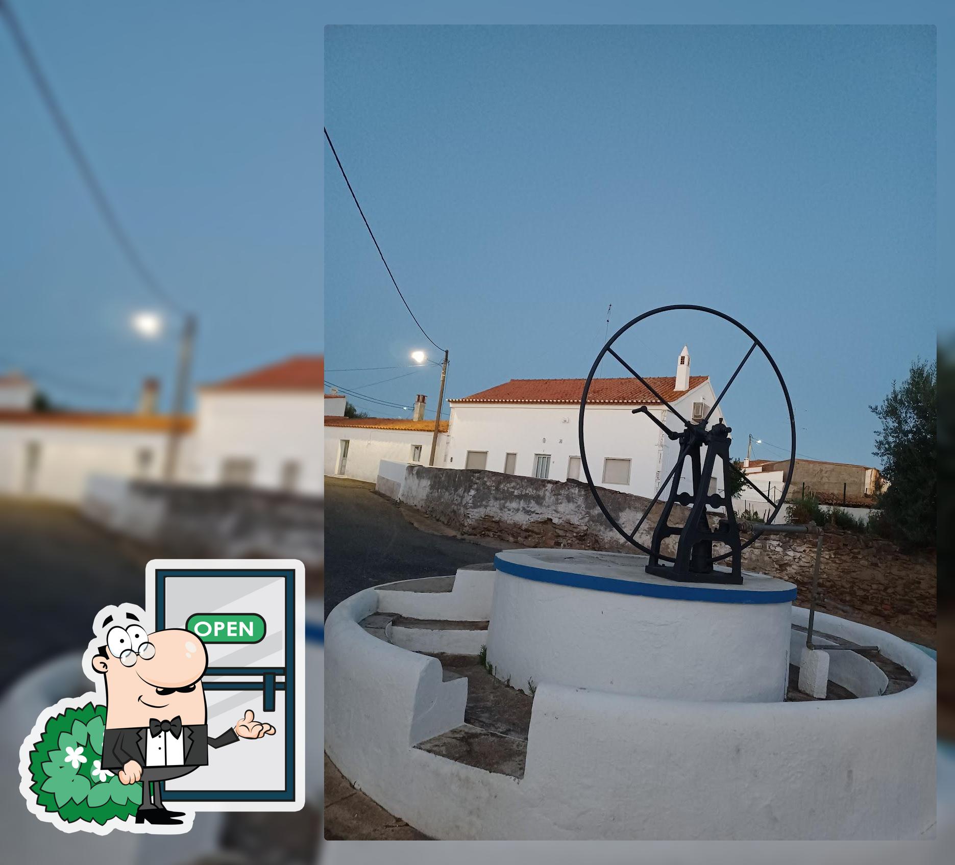 Casa do Povo de Corte do Pinto cafe, Portugal - Restaurant reviews