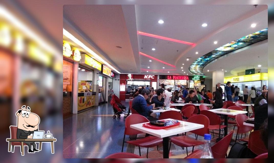Plazoleta de Comidas C.C. Atlantis, Colombia