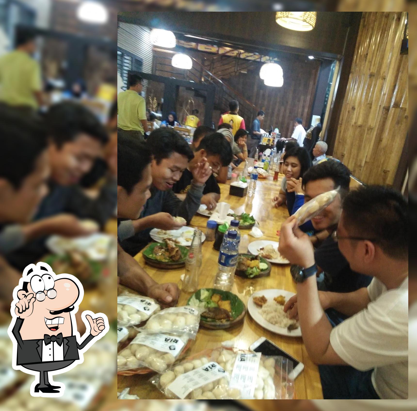 Golden Mountain restaurant, Medan - Restaurant reviews