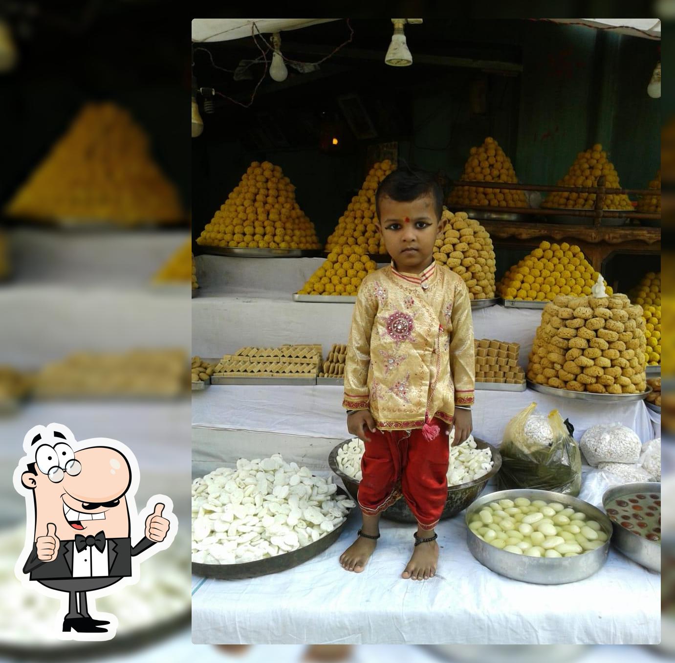 GULAB CHANDRA HALAWAI, Siswa Bazar