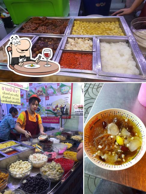 Restaurante Cheng Sim Ei Charoen Nakhon, Bangkok, Charoen Nakhon Rd ...