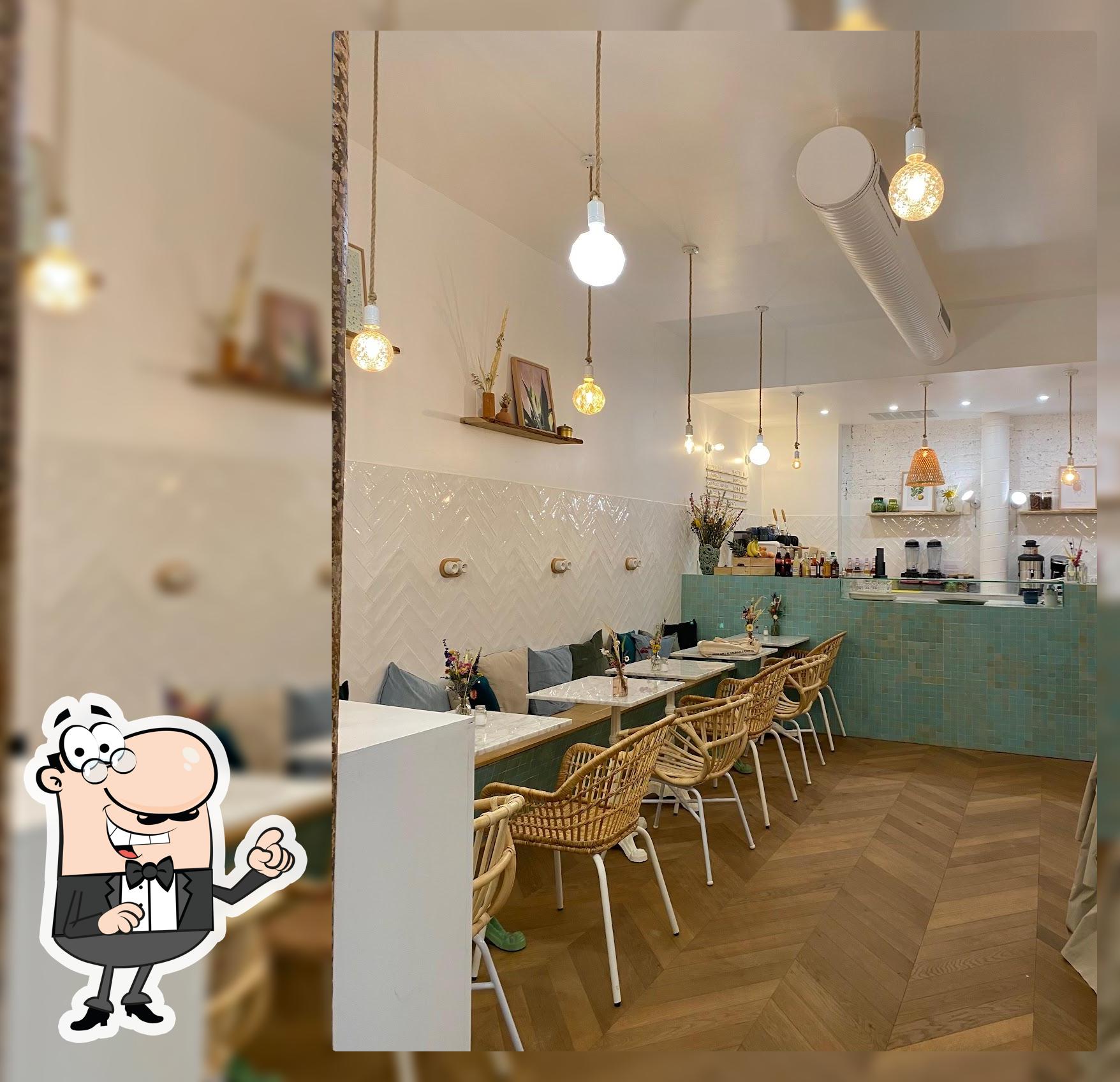 Azur Café, Paris, 63 Rue de Ponthieu - Restaurant menu and reviews