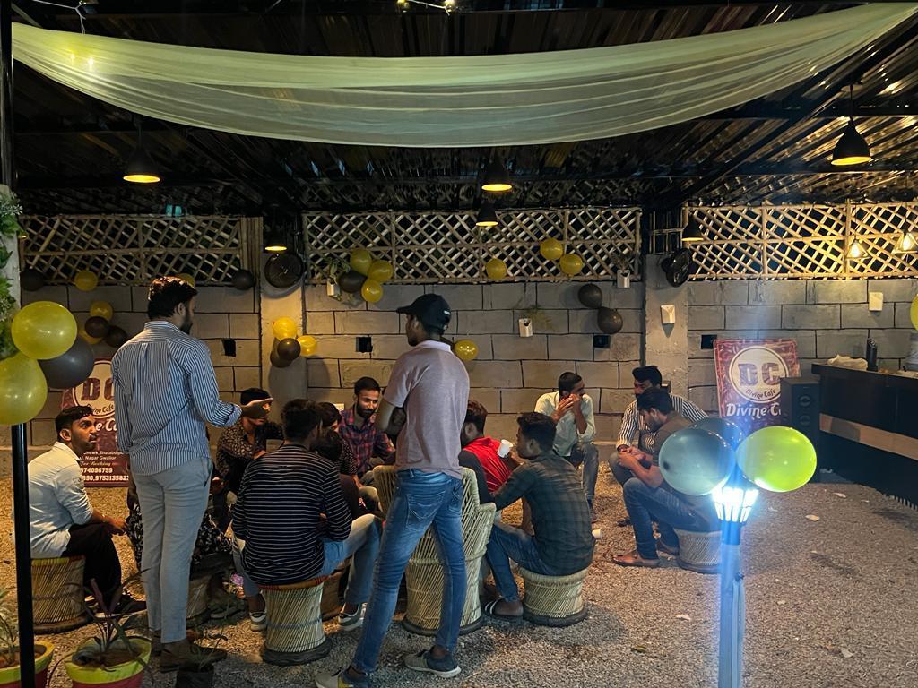 Divine cafe, Gwalior - Restaurant reviews