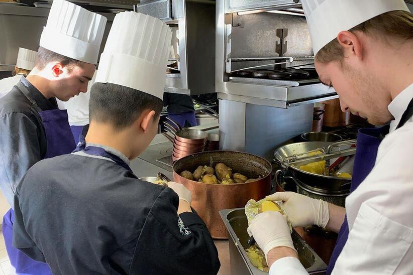 Top 5 celebrity chefs and their restaurants in Paris, France