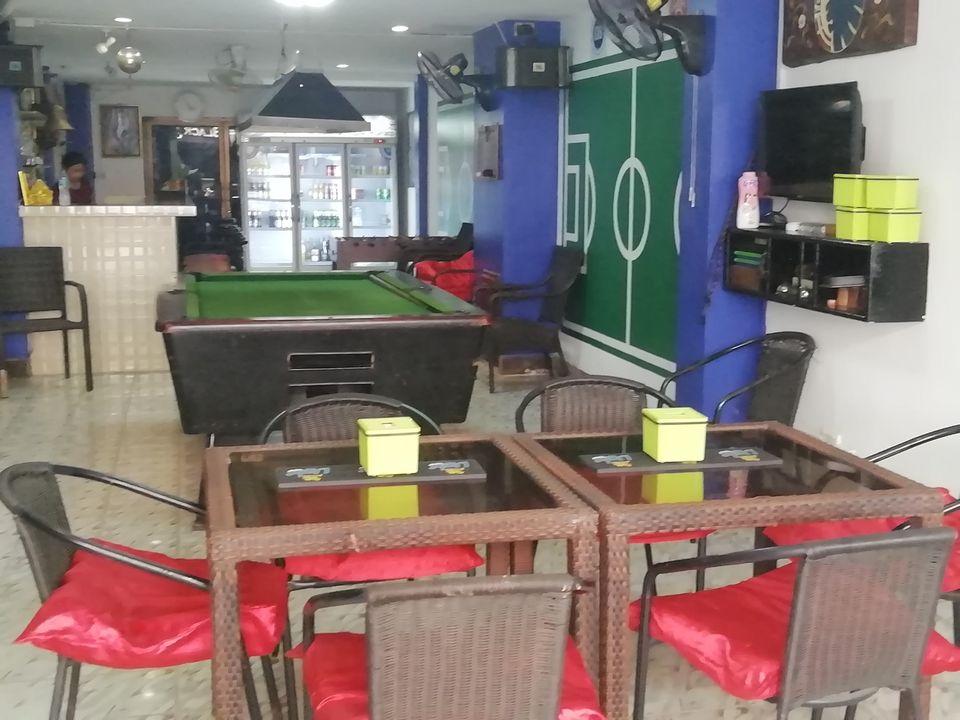 Buzzin Lounge pub & bar, Pattaya City - Restaurant reviews