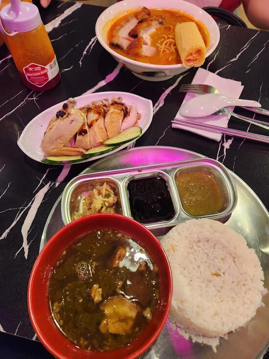 Restaurante Chic'ins Makati Keyland Center (Singapore Laksa), Makati ...