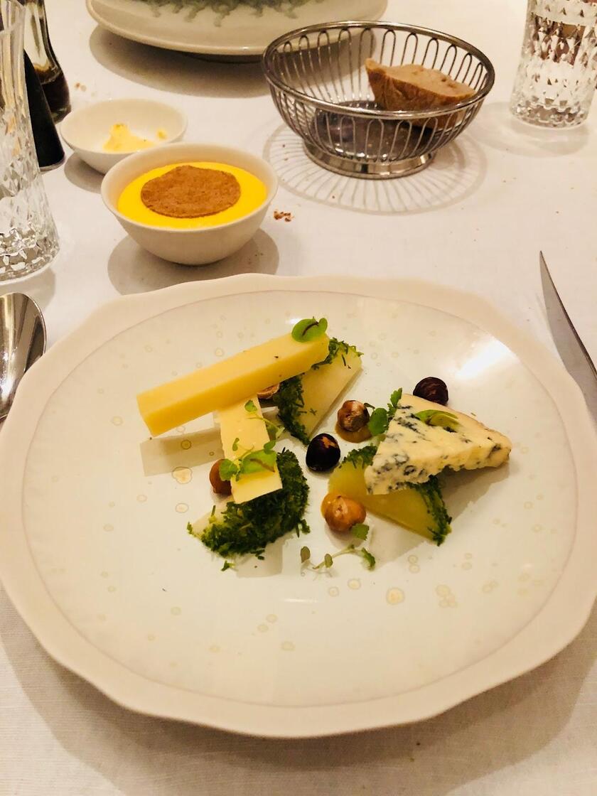 Top 5 celebrity chefs and their restaurants in Paris, France